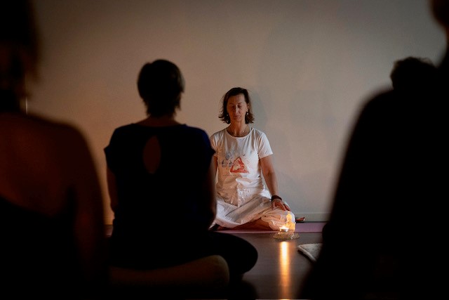 Fullbokat: Yogahelg - Skön söndag - Östasiatiska museet